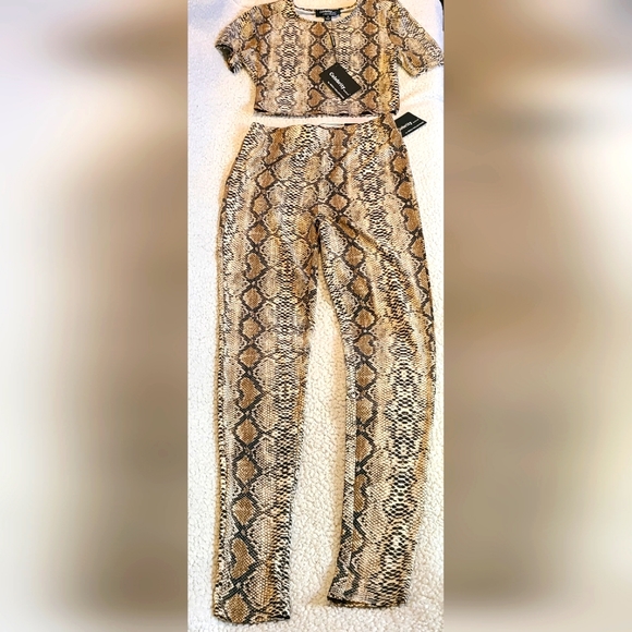 Hera Collection | Pants & Jumpsuits | New2pc Crop Top Snake Print Set ...